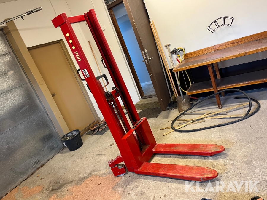 Pallyft NH 750, Nynäshamn, Klaravik auktioner