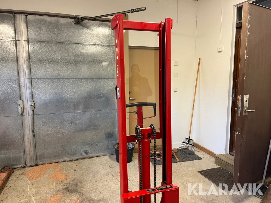 Pallyft NH 750, Nynäshamn, Klaravik auktioner