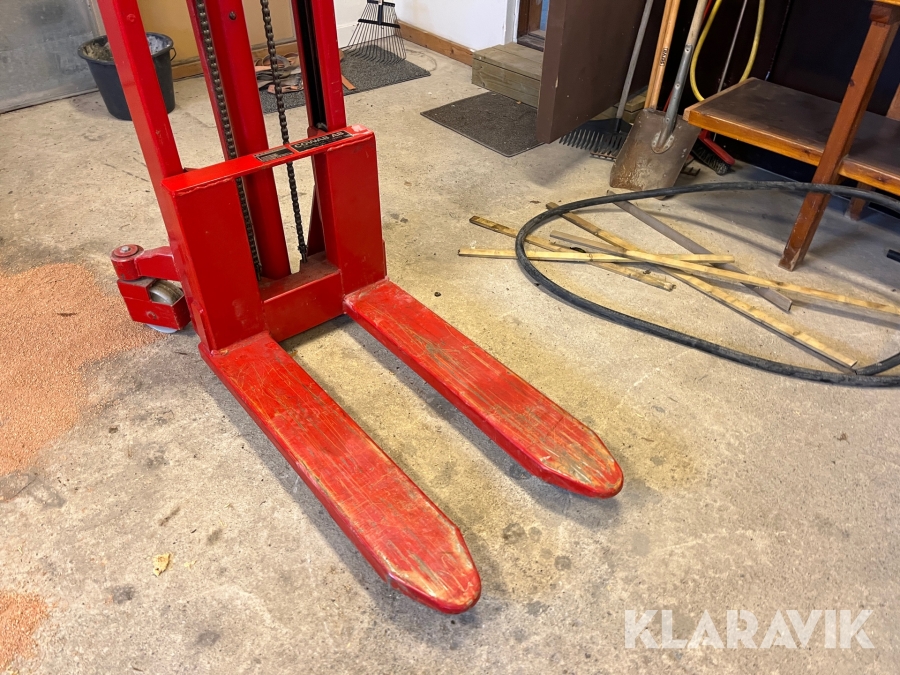 Pallyft NH 750, Nynäshamn, Klaravik auktioner