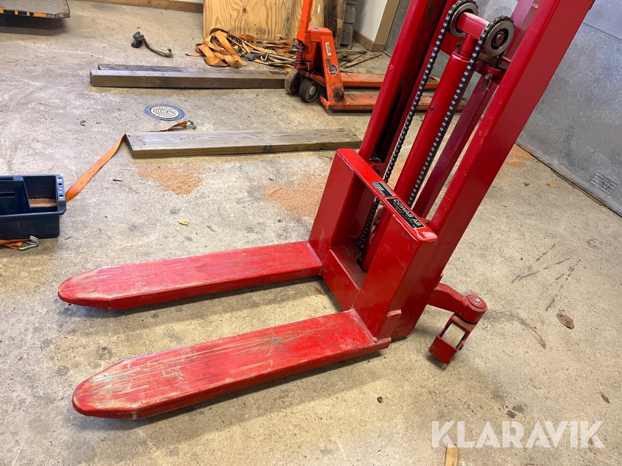 Pallyft NH 750, Nynäshamn, Klaravik auktioner