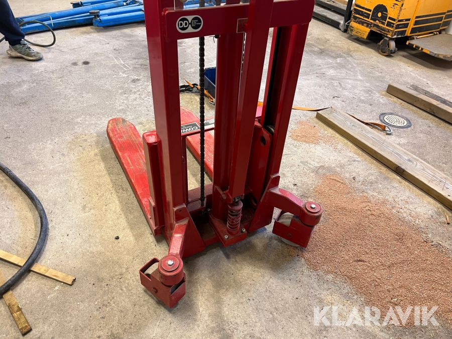 Pallyft NH 750, Nynäshamn, Klaravik auktioner