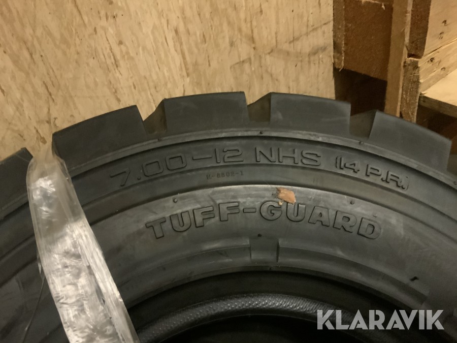 2st nya truckdäck Maxxis Tuff-Guard 7,0-12