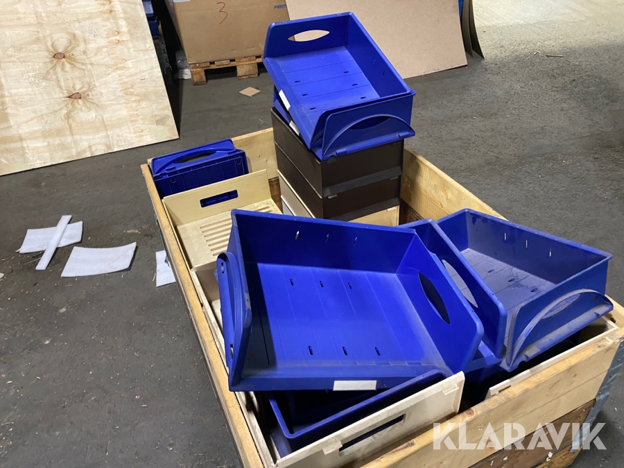 Klaravik Auktioner | Plastbackar