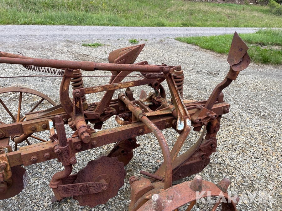 Tvåskärig plog Patent Sesam 2C-12, Tanum, Klaravik auktioner