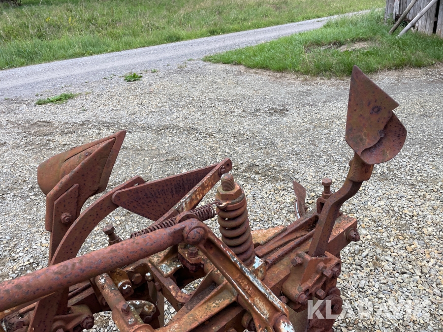 Tvåskärig plog Patent Sesam 2C-12, Tanum, Klaravik auktioner