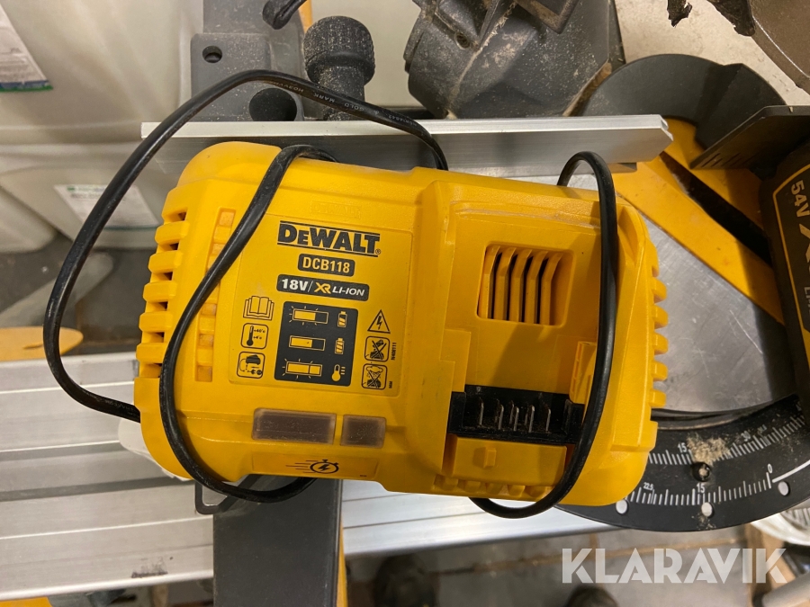 Klaravik Auktioner | Kap o Gersåg Dewalt DCS777 med stativ