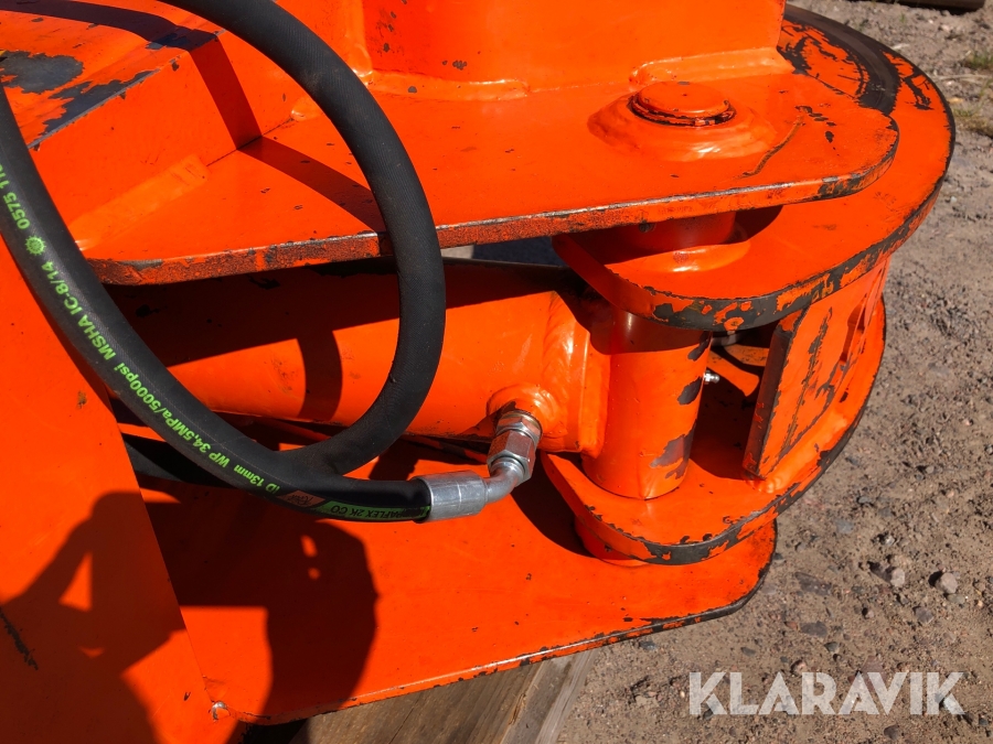 Klaravik Auktioner | Trädklipp KarhuKoura