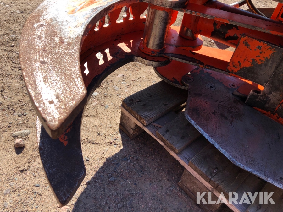 Klaravik Auktioner | Trädklipp KarhuKoura