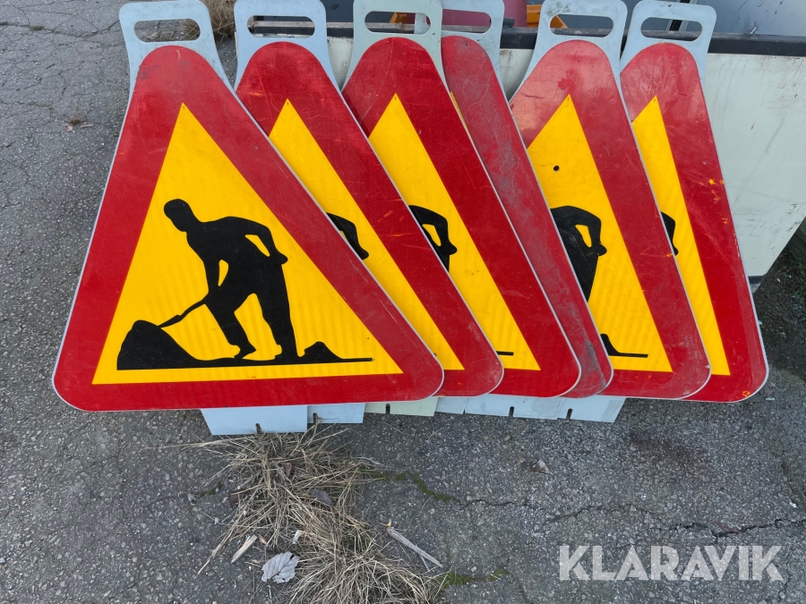Skyltar ”vägarbete", Växjö, Klaravik auktioner