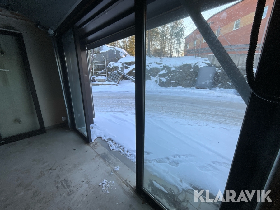 Butiksingång inglasad, Huddinge, Klaravik auktioner