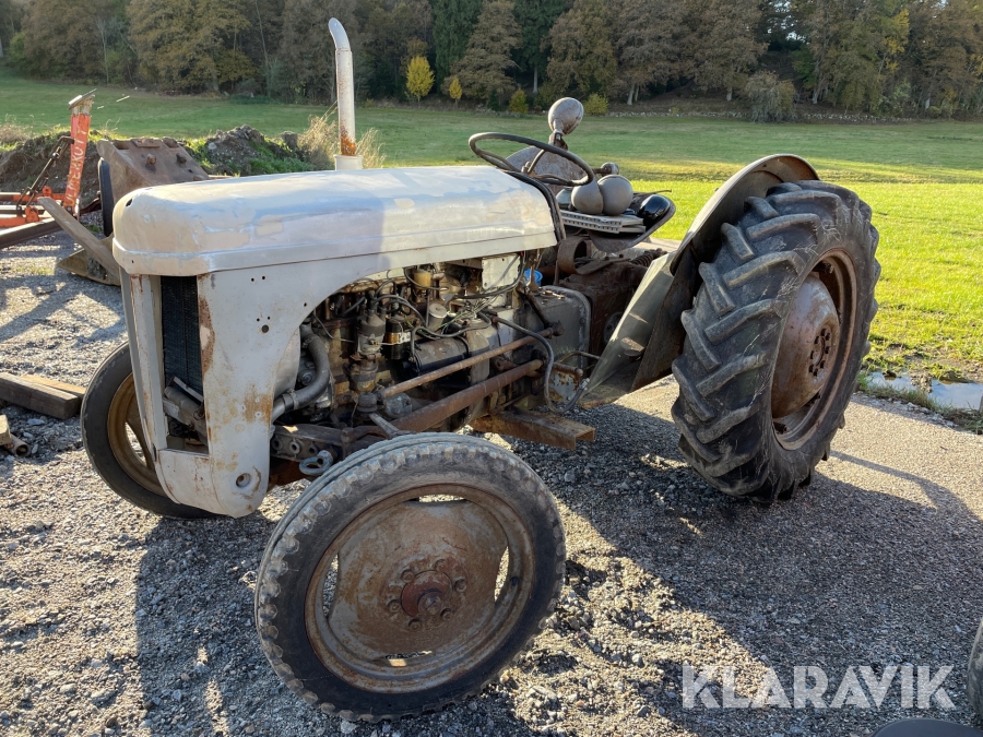 Traktor Ferguson, Tjörn, Klaravik auktioner