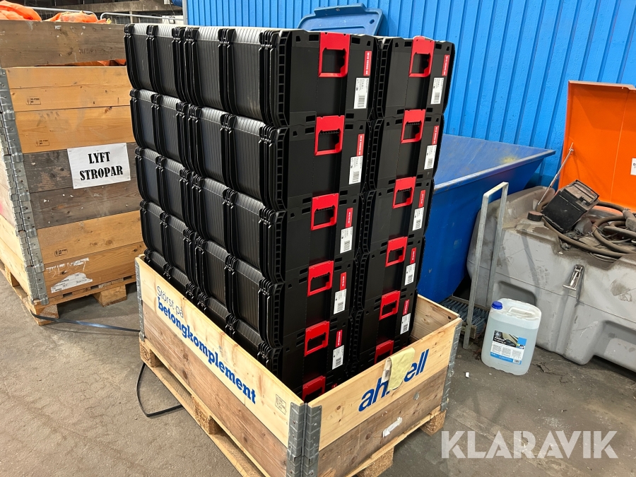 Tomma byggmaskinslådor Milwaukee, Göteborg, Klaravik auktion