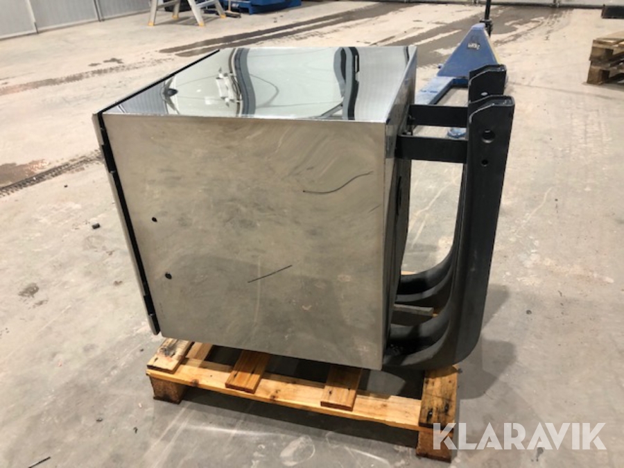 Klaravik Auktioner | Förvaringsskåp Rostfritt med konsol till lastbil