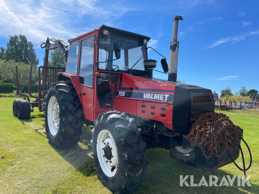 Traktor Valmet 705 med skogskärra och kran, Sunne, Klaravik