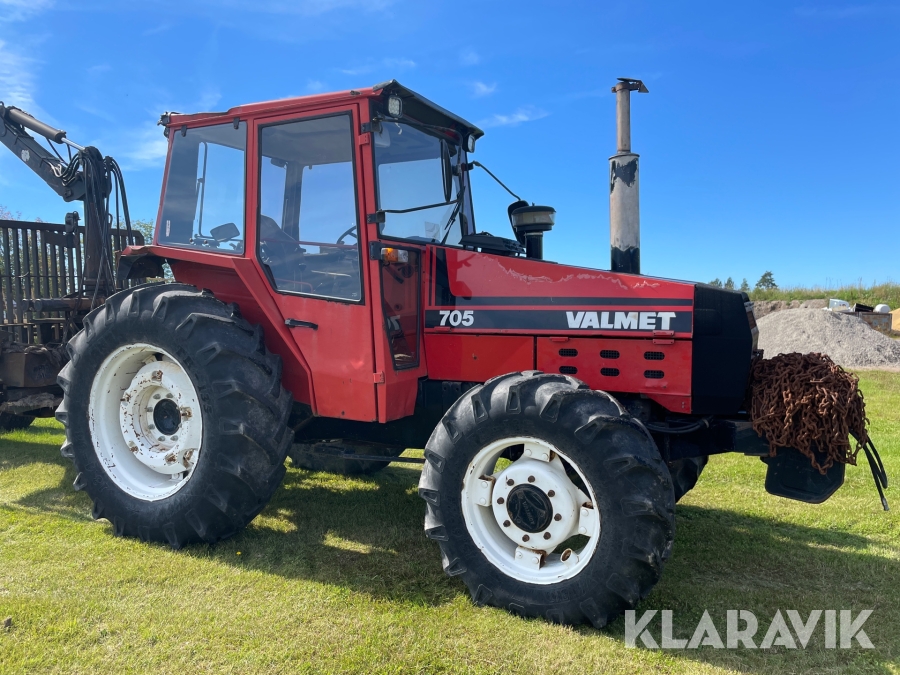 Traktor Valmet 705 med skogskärra och kran, Sunne, Klaravik