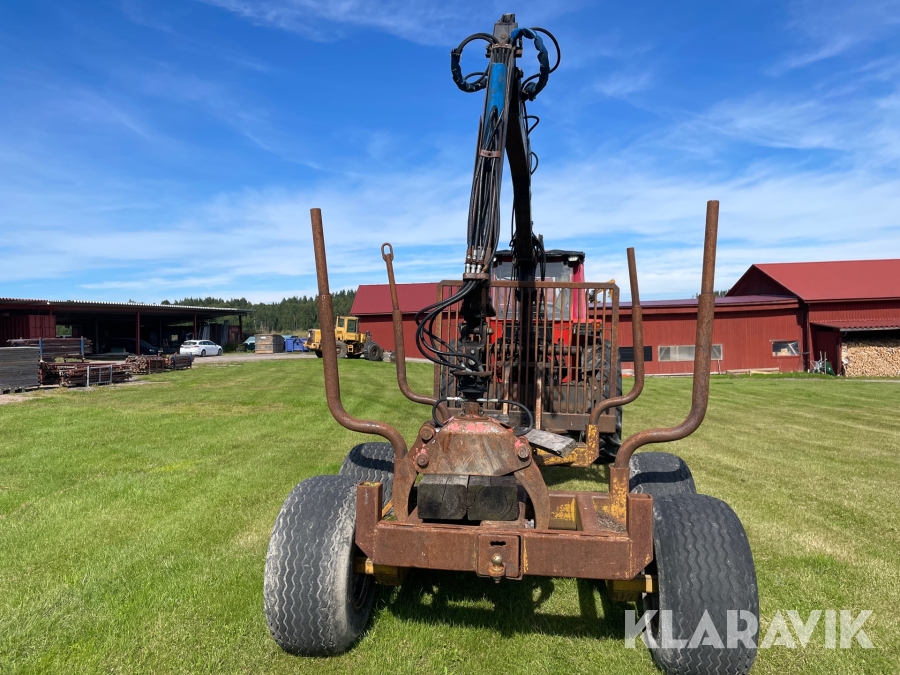 Traktor Valmet 705 med skogskärra och kran, Sunne, Klaravik
