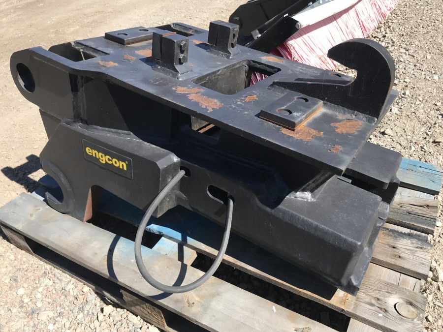 Klaravik Auktioner | Engcon Adapter B27-B30