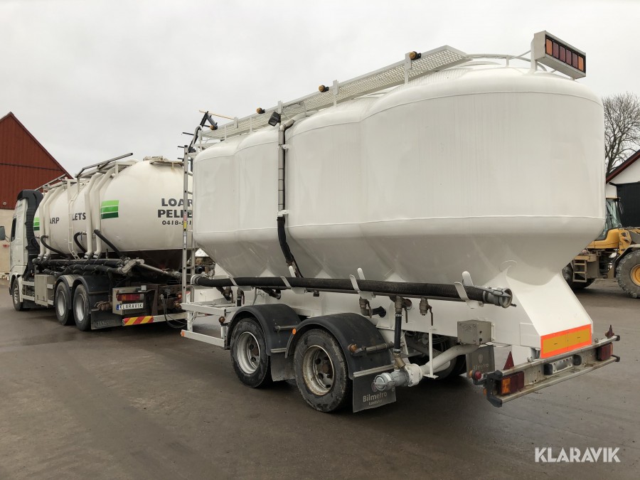 Bulkbil Volvo FH12 6X2 med släp