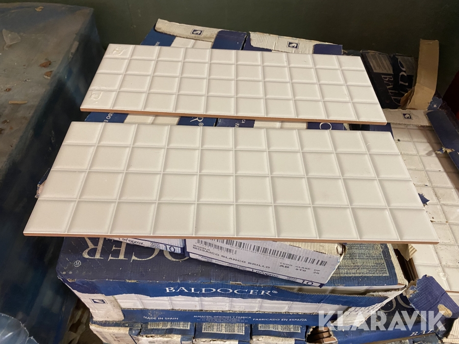 Vitt kakel ca. 25-30m2 Baldocer, Örebro, Klaravik auktioner