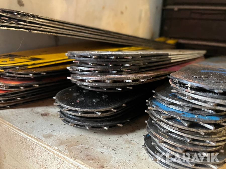 Kedjor och svärd, Sandviken, Klaravik auktioner