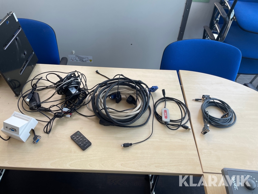 Klaravik Auktioner | Projektor Smart UX80 komplett