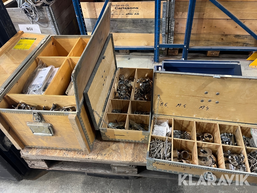 Paket med lås & beslag, Huddinge, Klaravik auktioner