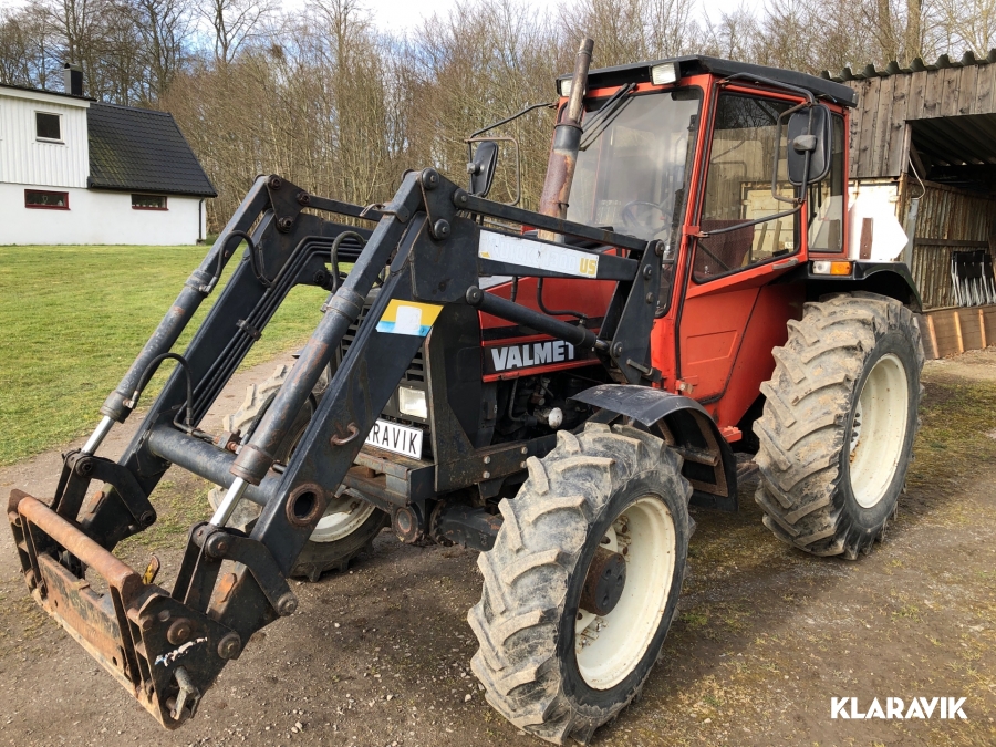 Traktor Valmet 405-4 med frontlastare Ålö