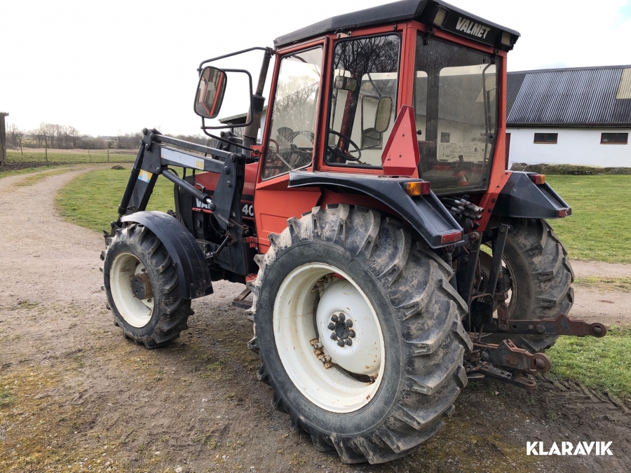 Traktor Valmet 405-4 med frontlastare Ålö