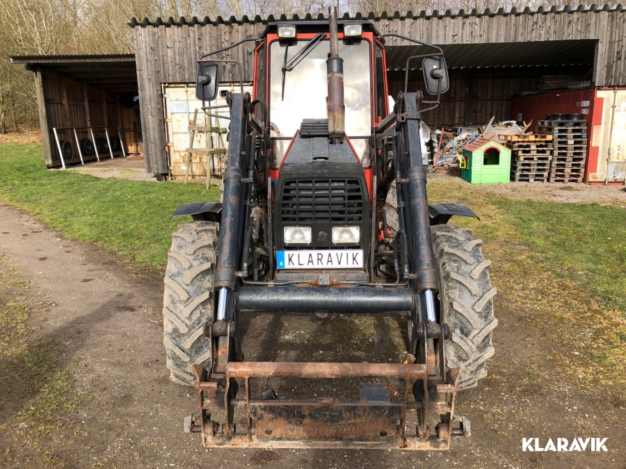 Traktor Valmet 405-4 med frontlastare Ålö