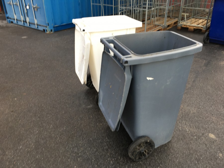 Klaravik Auktioner | 2st Soptunnor