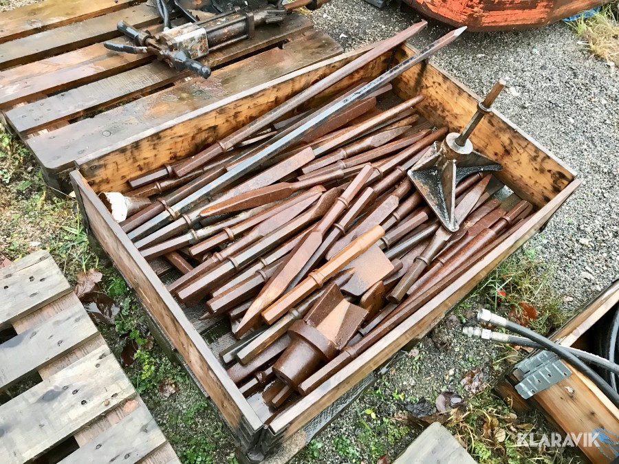 Klaravik Auktioner | En pall med Spett till Spettmaskin