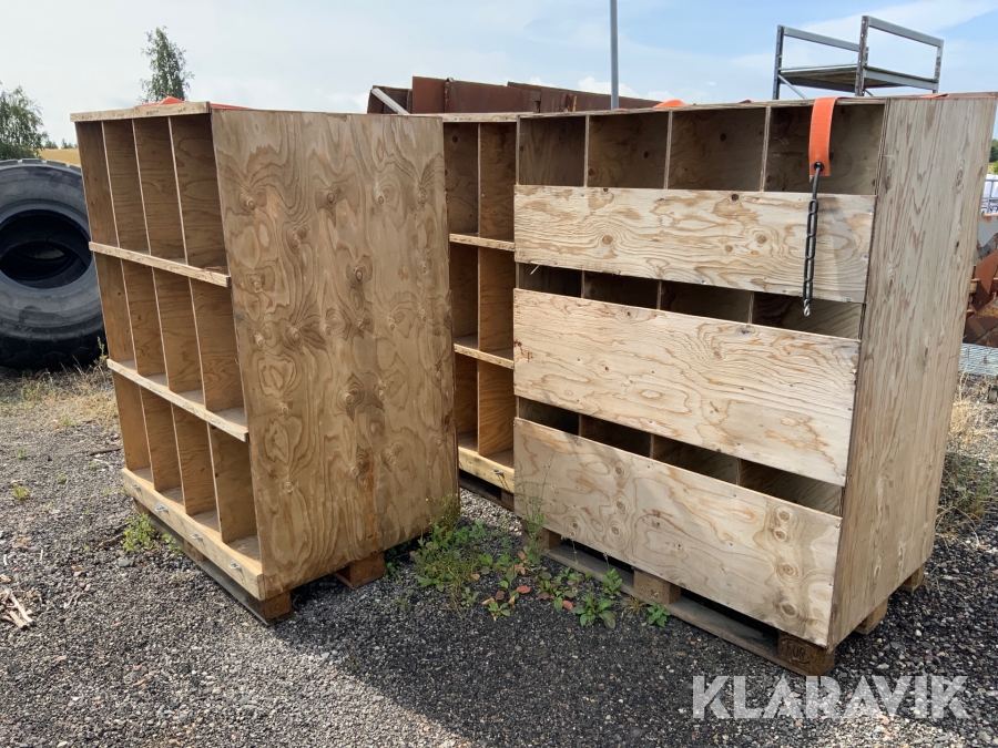 Klaravik Auktioner | Förvaringshyllor på Europall 3st