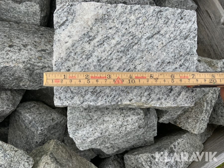 Klaravik Auktioner | Storgatsten halv 2 pallar