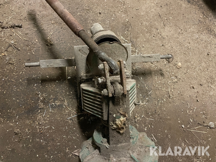 Klaravik Auktioner | Bevattningspump till traktor