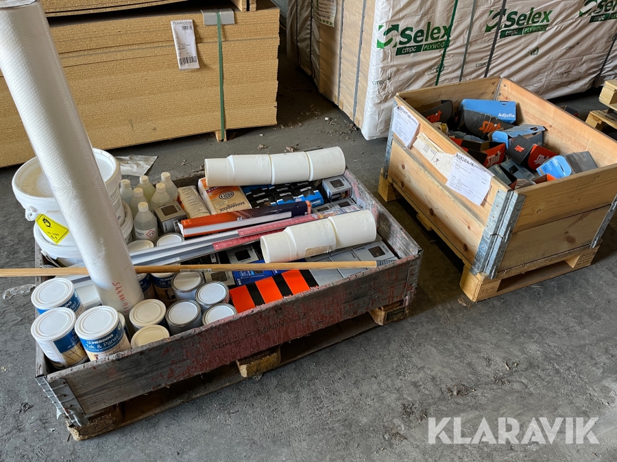Diverse byggmaterial på pall, Hörby, Klaravik auktioner