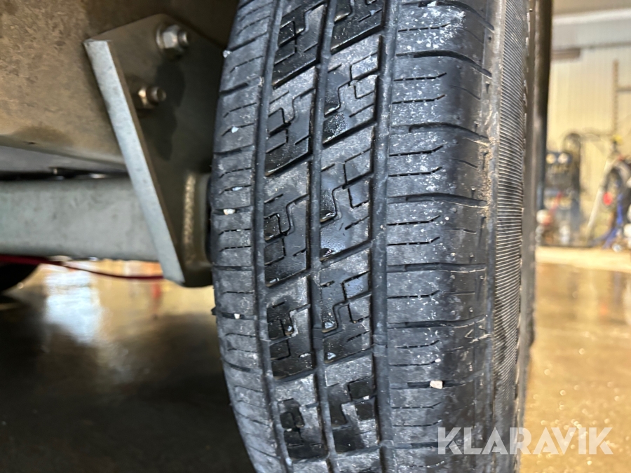 Personbilssläp Indespension PL27095L/R3, Berg, Klaravik aukt