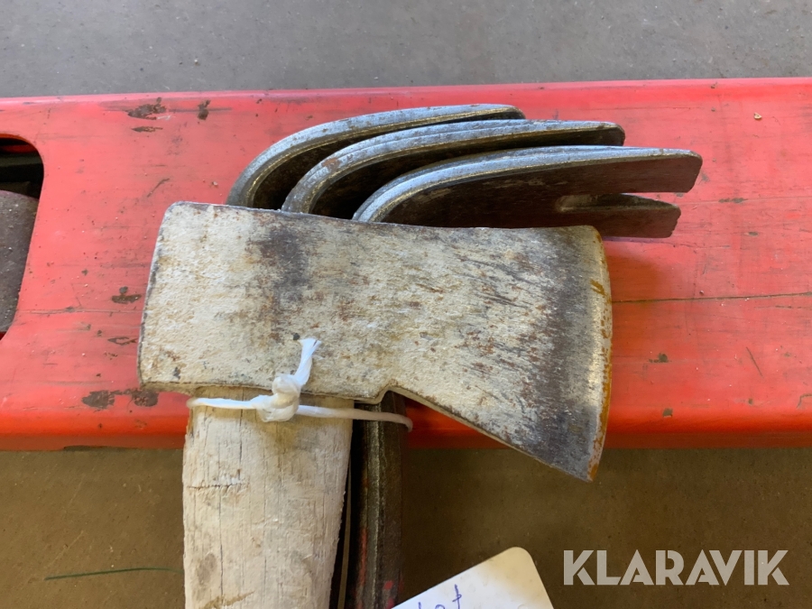 3 st Kofot och 1 yxa, Växjö, Klaravik auktioner