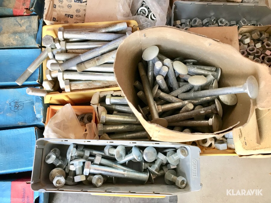 Klaravik Auktioner | Diverse Bult Mutter och Brickor