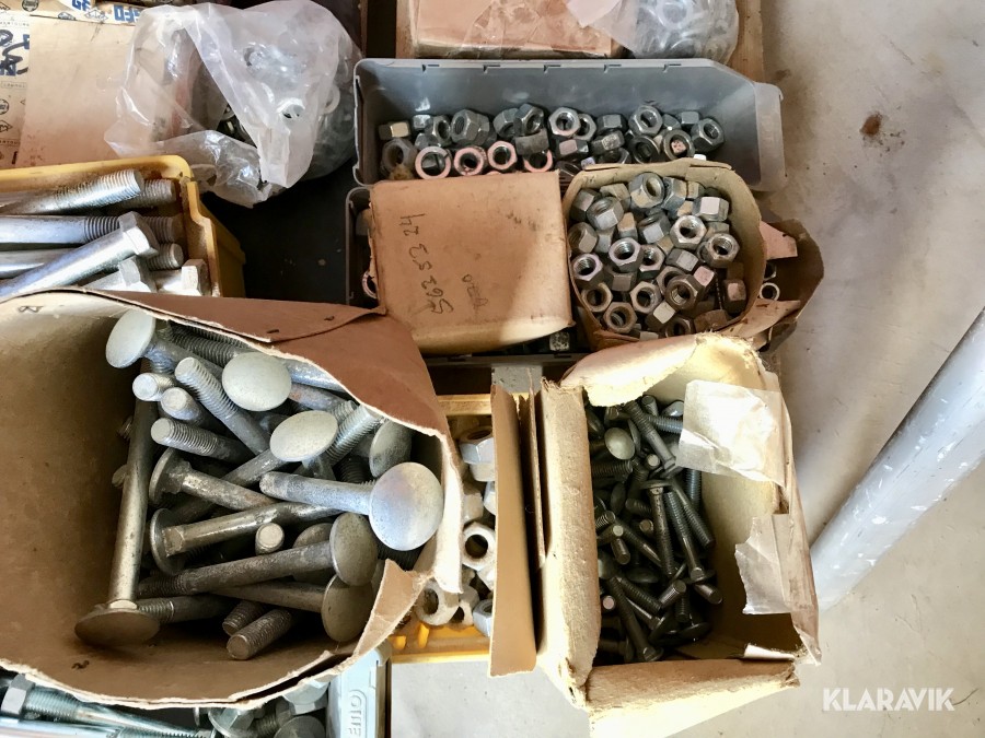 Klaravik Auktioner | Diverse Bult Mutter och Brickor