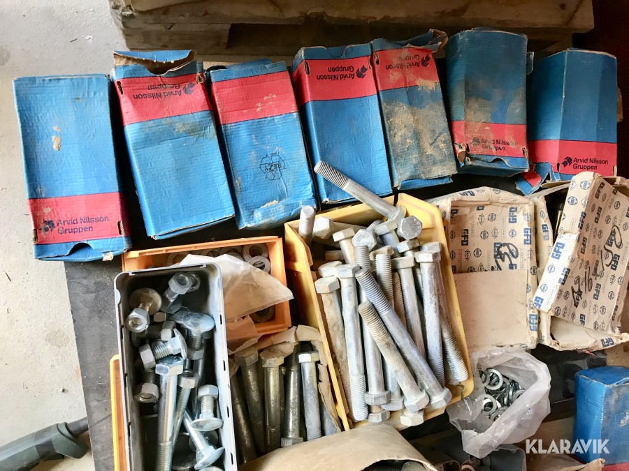 Klaravik Auktioner | Diverse Bult Mutter och Brickor