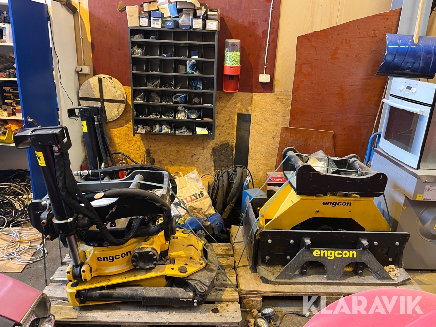Tiltrotator med löstagbar grip och Markvibrator Engcon EC219