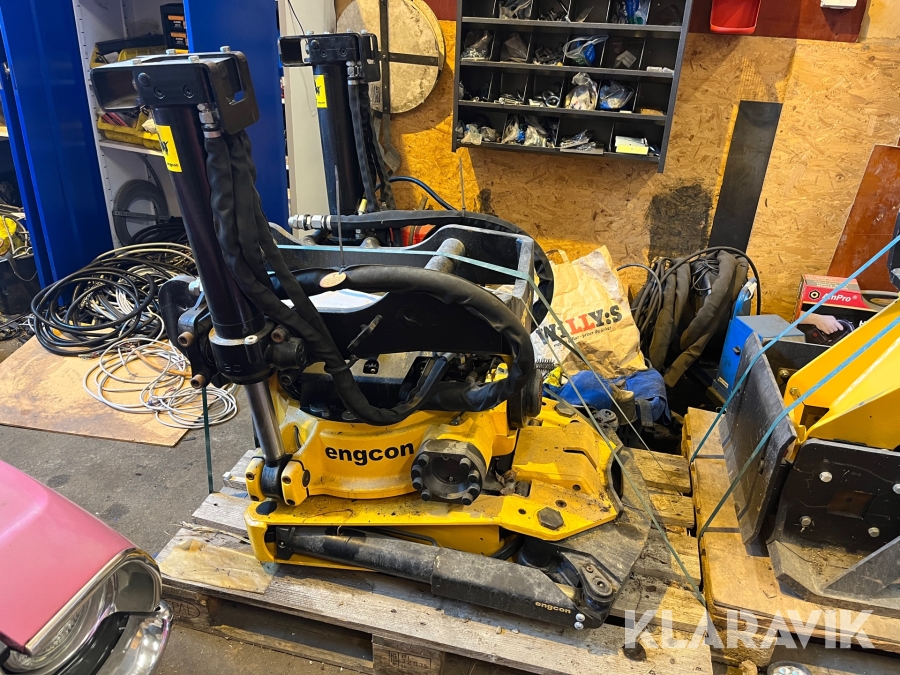 Tiltrotator med löstagbar grip och Markvibrator Engcon EC219