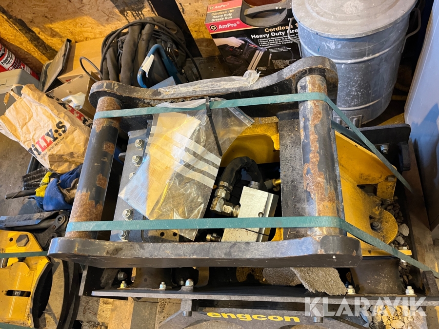 Tiltrotator med löstagbar grip och Markvibrator Engcon EC219