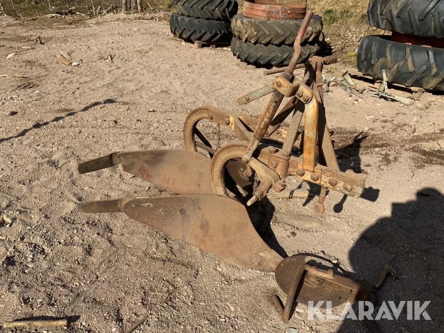 2skärig plog Ferguson, Tibro, Klaravik auktioner