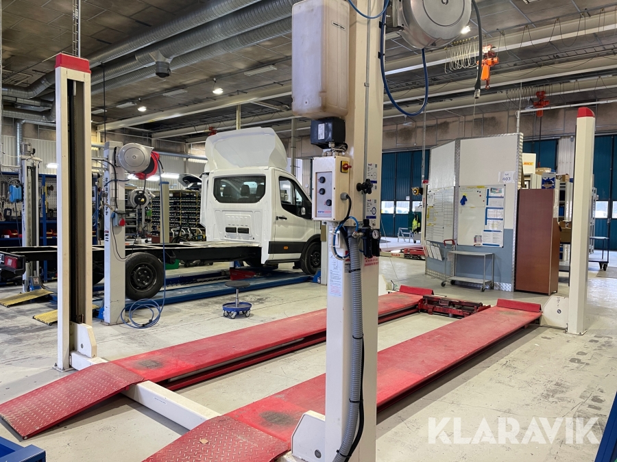 Klaravik Auktioner | Fyrpelarlyft/Billyft 5,5T Stertil ST-4055