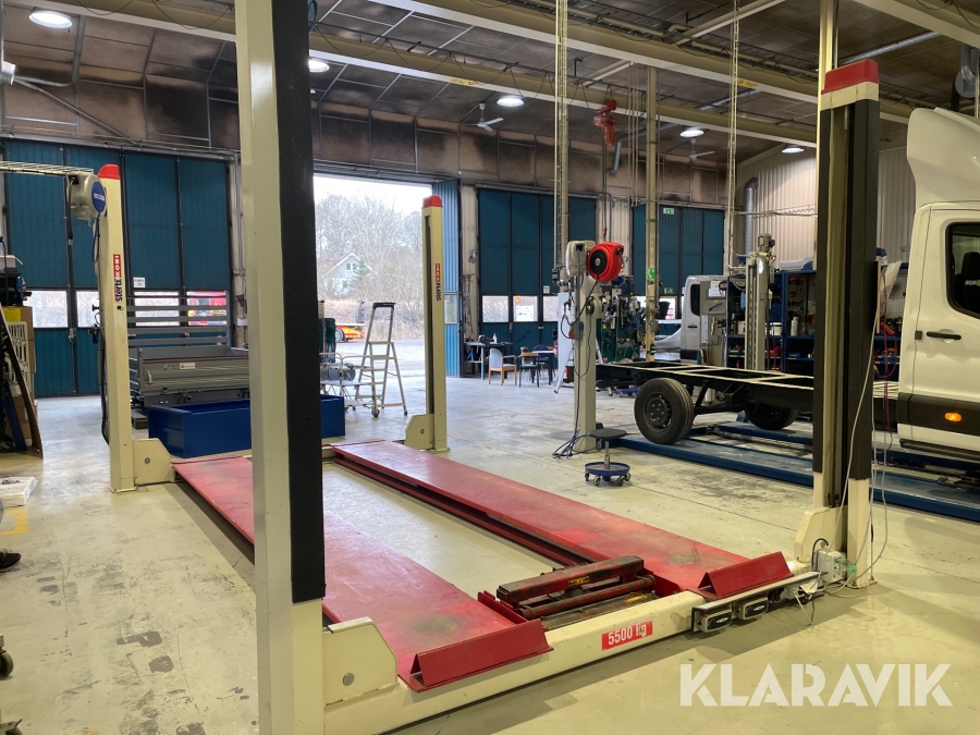 Klaravik Auktioner | Fyrpelarlyft/Billyft 5,5T Stertil ST-4055