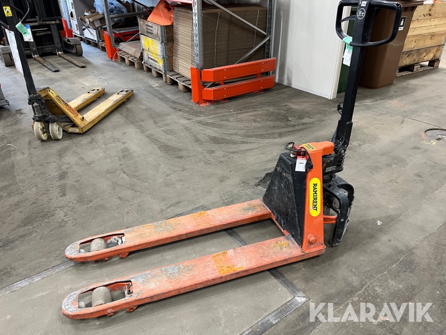 Gaffellyftvagn elektrisk BT LHT100, Svalöv, Klaravik auktio