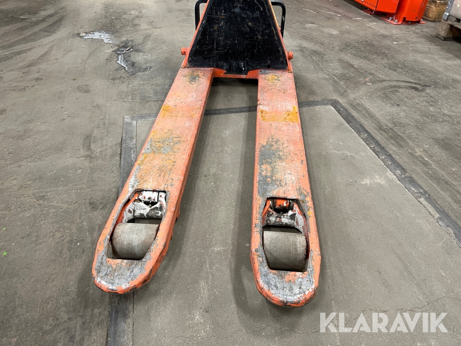 Gaffellyftvagn elektrisk BT LHT100, Svalöv, Klaravik auktio