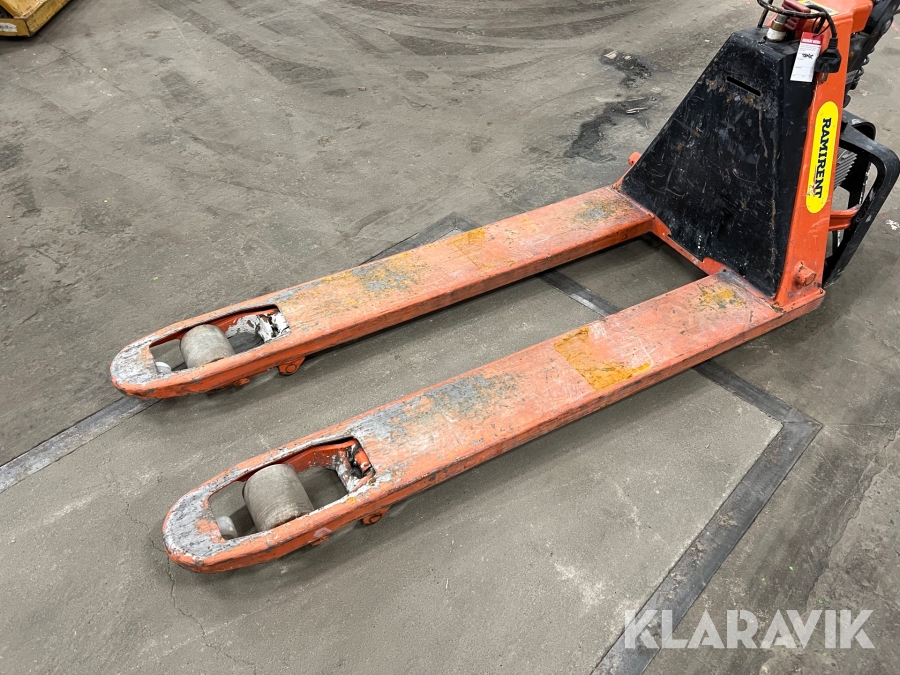 Gaffellyftvagn elektrisk BT LHT100, Svalöv, Klaravik auktio