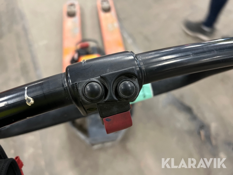 Gaffellyftvagn elektrisk BT LHT100, Svalöv, Klaravik auktio